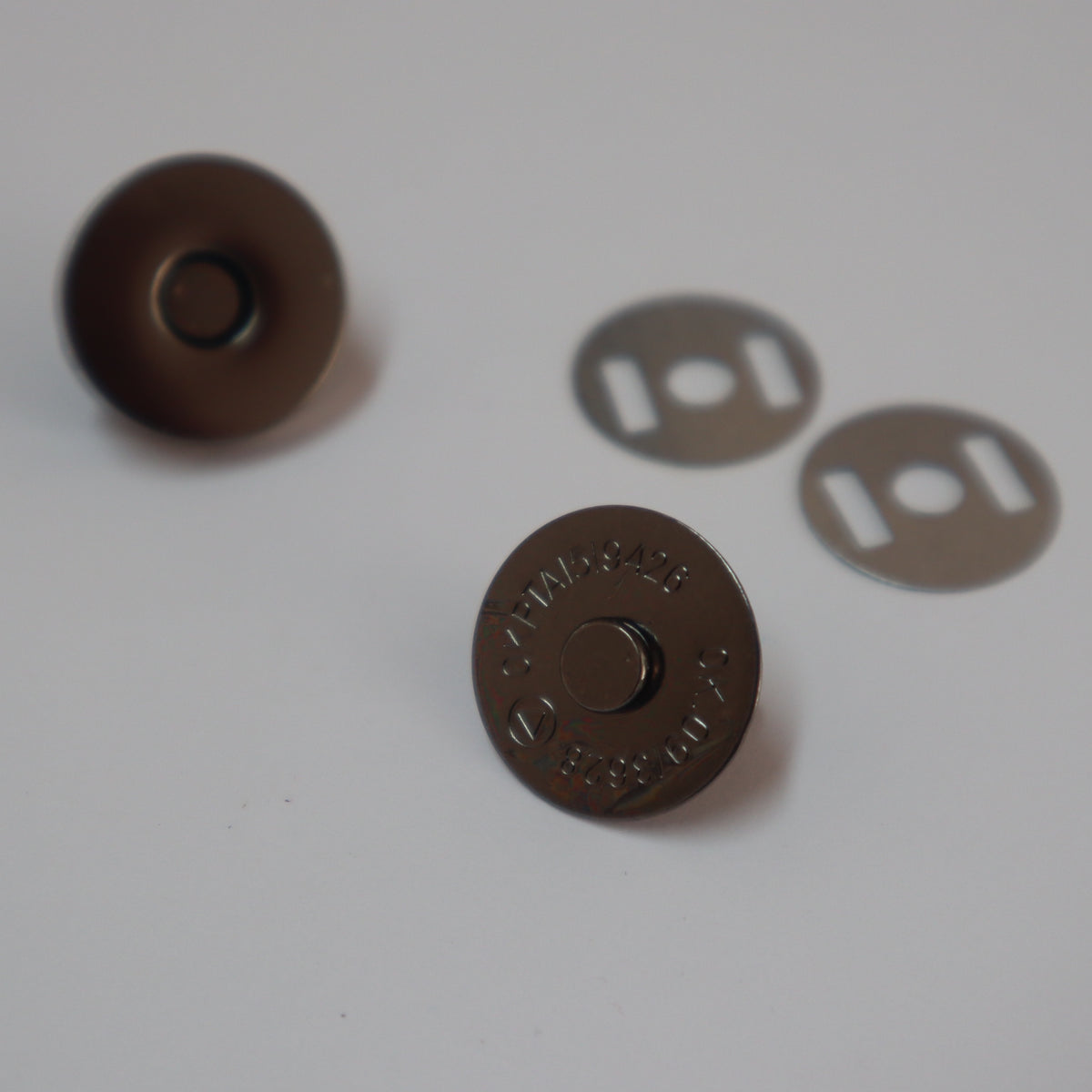 Magnetic Bag Fasteners – The Sewing Institute